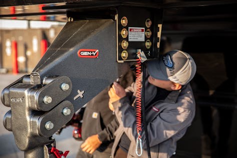 Gen-Y Hitch GH-8055AL EXECUTIVE TORSION-FLEX Auto Latch Fifth Wheel to ...