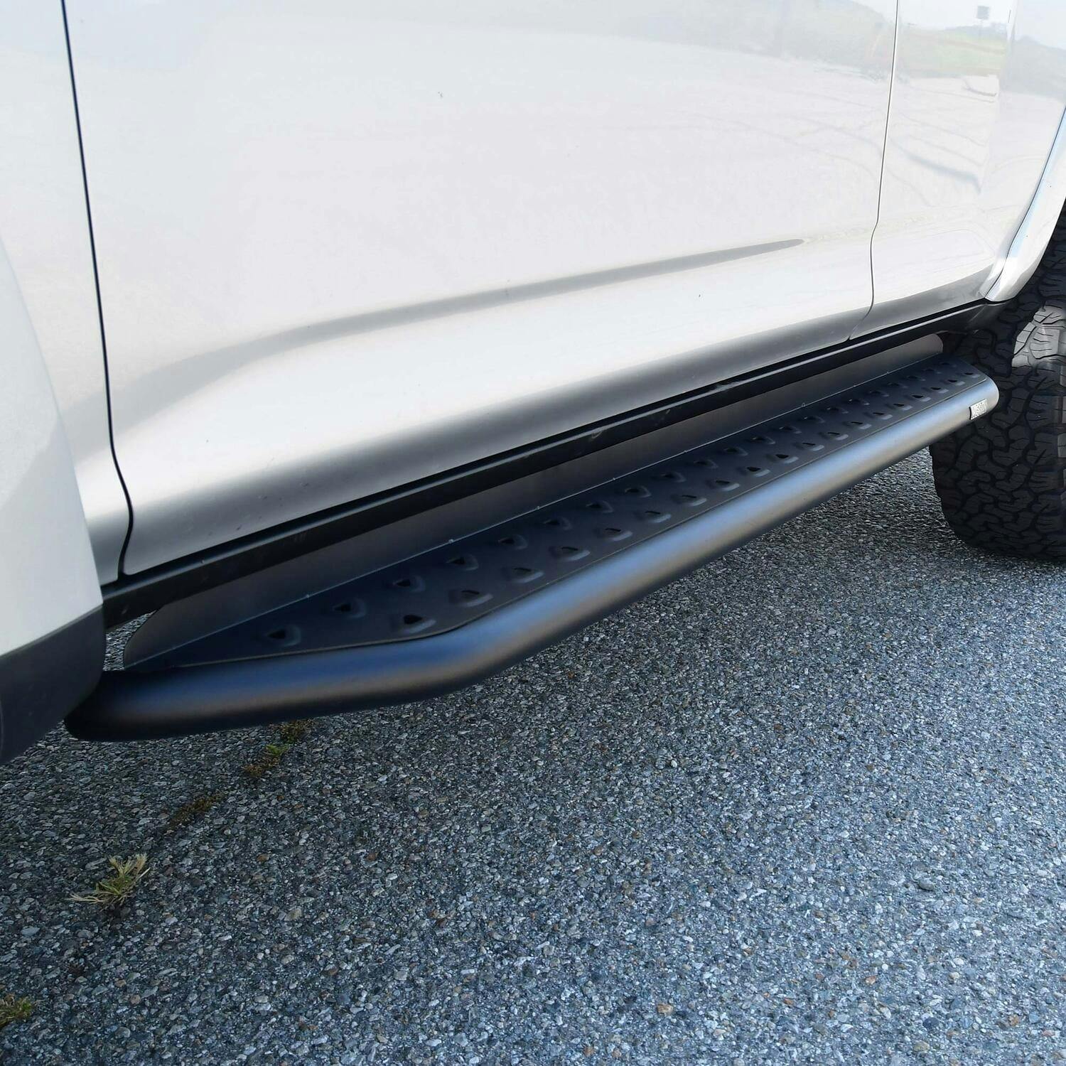 Westin Automotive 28 32165 Outlaw Running Boards Black
