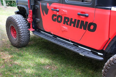 Go Rhino 69451687ST RB20 Slim Running boards - Complete Kit: RB20 Slim Running board + Brackets